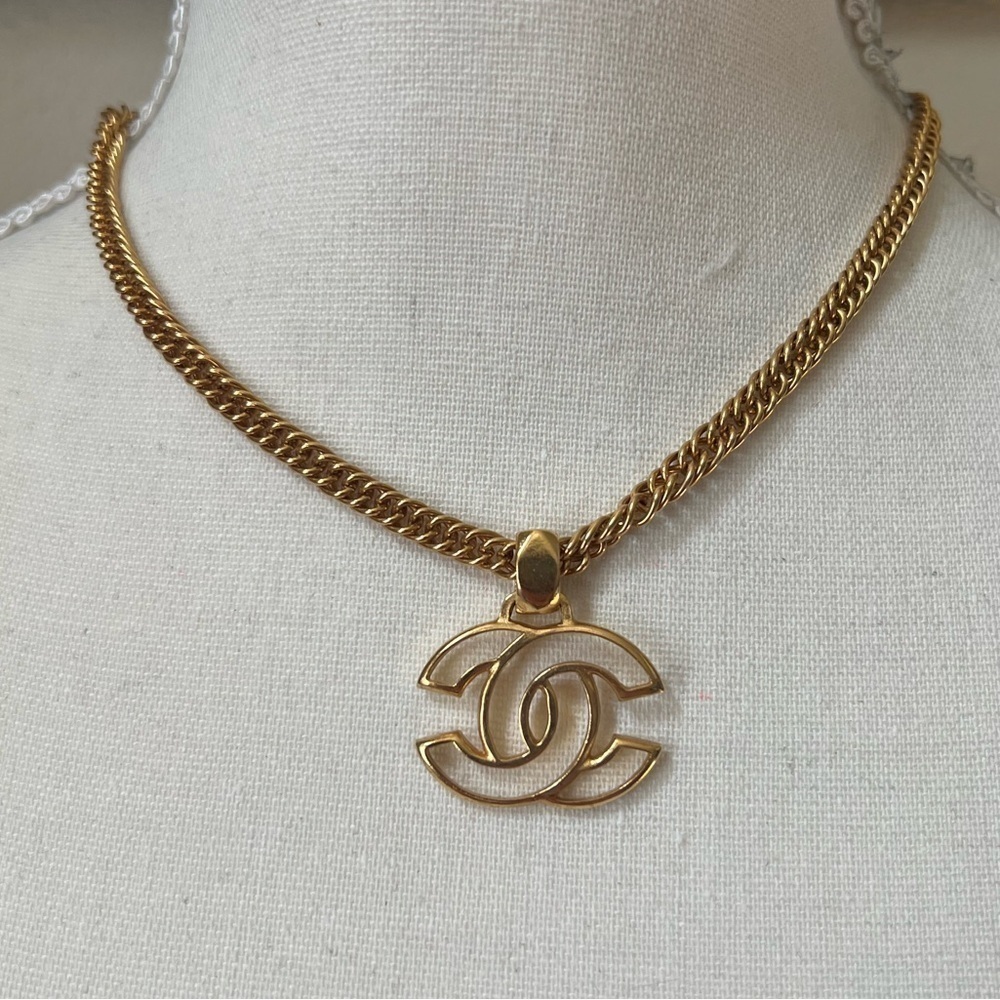Chanel Vintage Gold Cc Logo Cut Out Pendant Chain Nec… - Gem